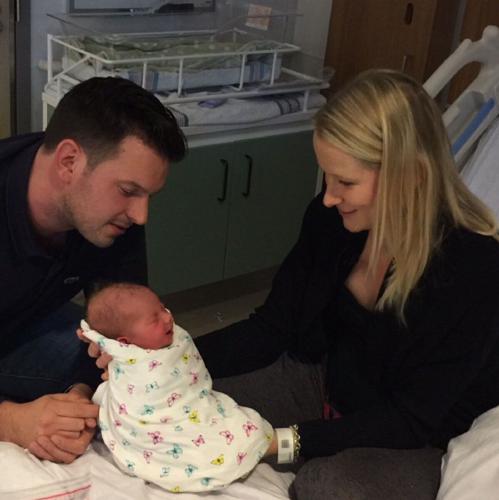 Burlington mom delivers own baby along highway in Oakville