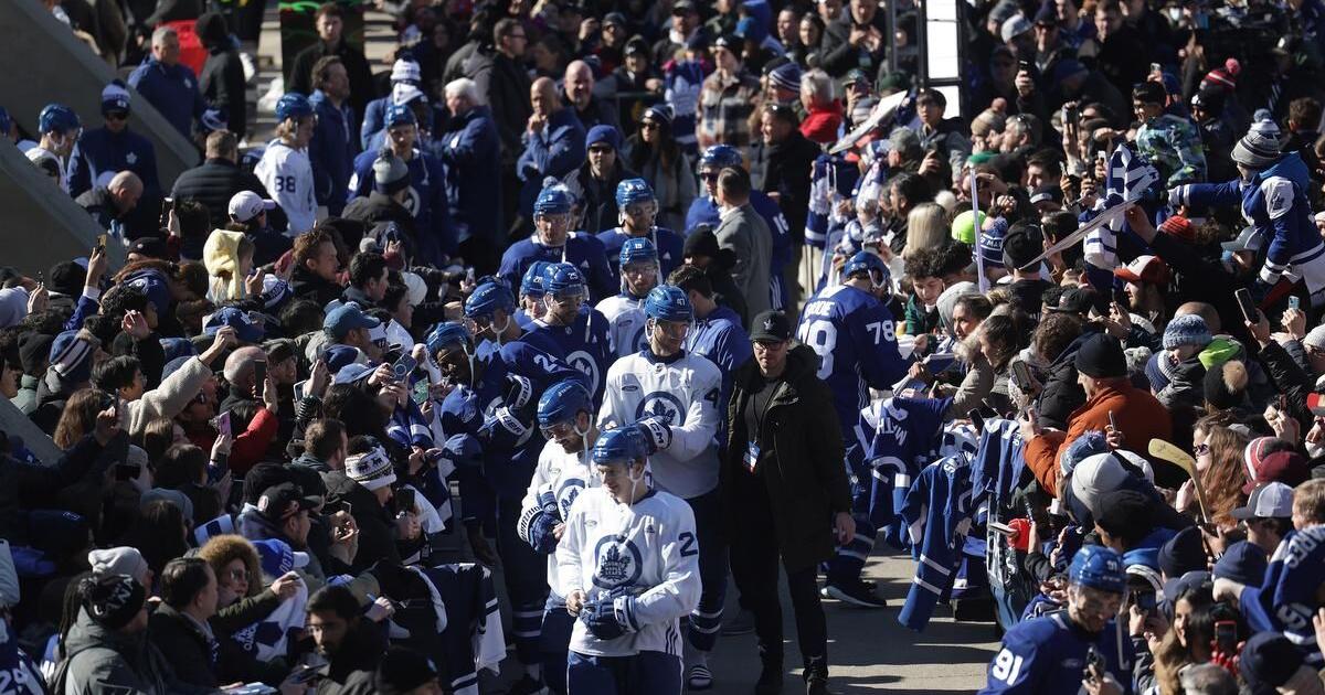The Maple Leafs’ outdoor practice is a love-in with their fans