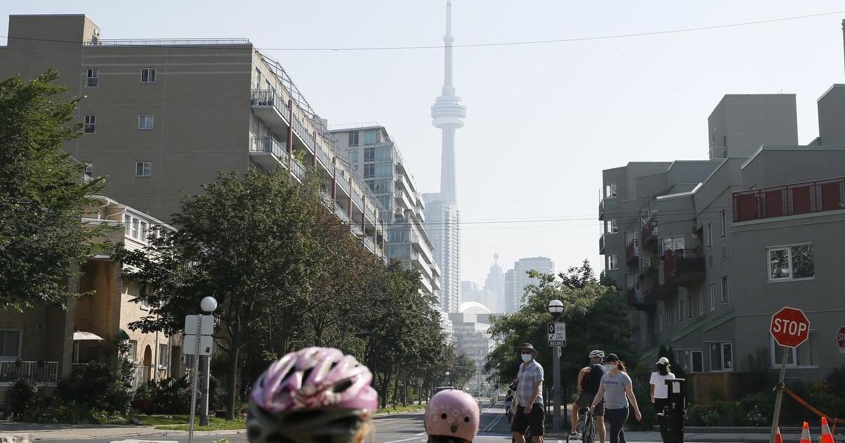 Poor air quality in Toronto on Wednesday due wildfire smoke