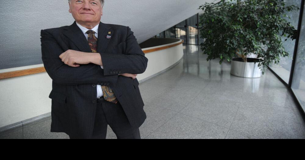 Outspoken city politician Howard Moscoe packs it in