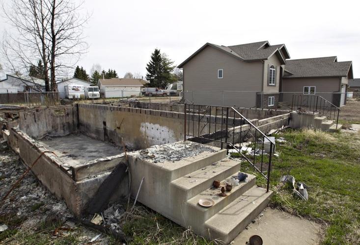 Neighbours forged in fire: High Level evacuees fleeing wildfire ...