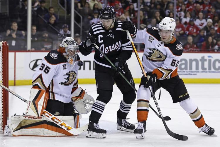 Henrique scores three as Ducks beat Devils 5-1 to snap five-game skid