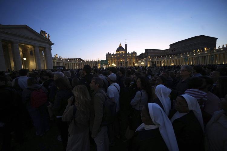 Tens of thousands file into St. Peter's Basilica to pay final respects ...