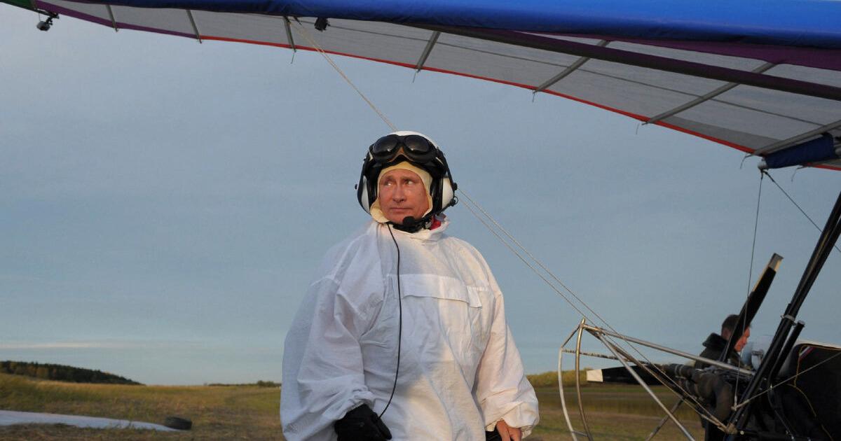 Russias Putin Dresses Like A Crane And Leads Young Birds In Flight In