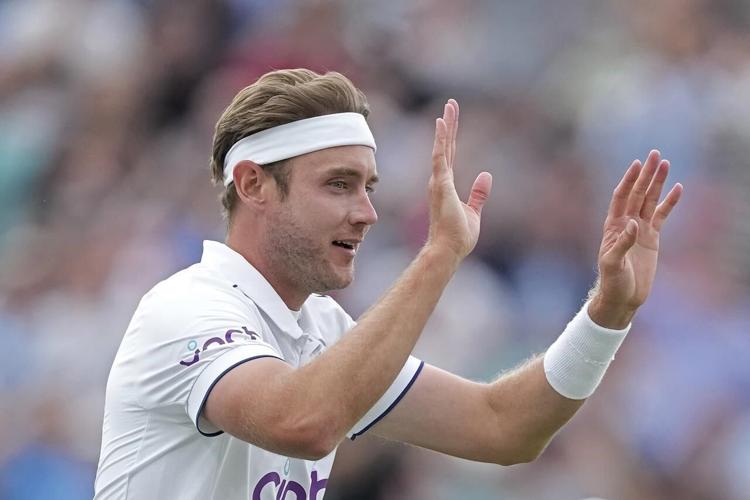England leads Australia by 377 runs in fifth Ashes test as Stuart Broad ...