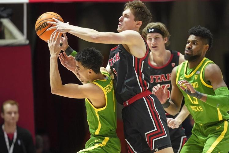 Dante helps Oregon beat Utah for 10th straight time 70-60