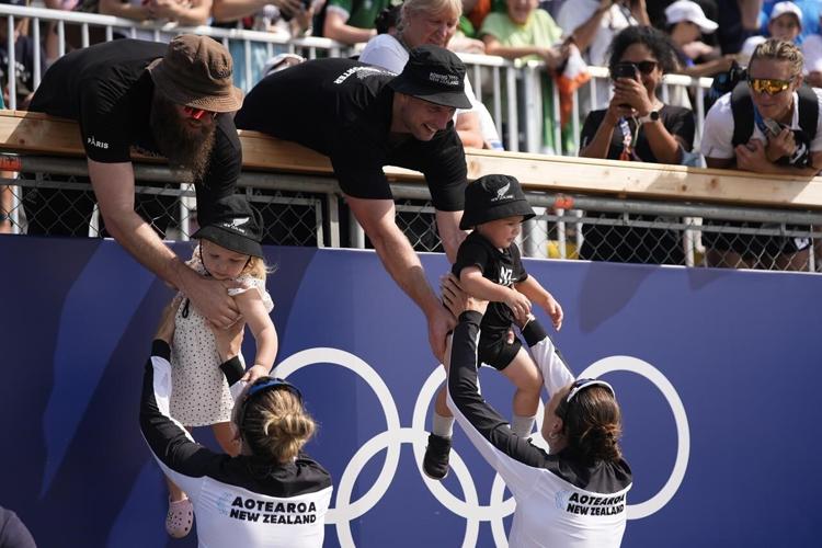 Three moms win rowing medals at Paris Olympics and celebrate their ...