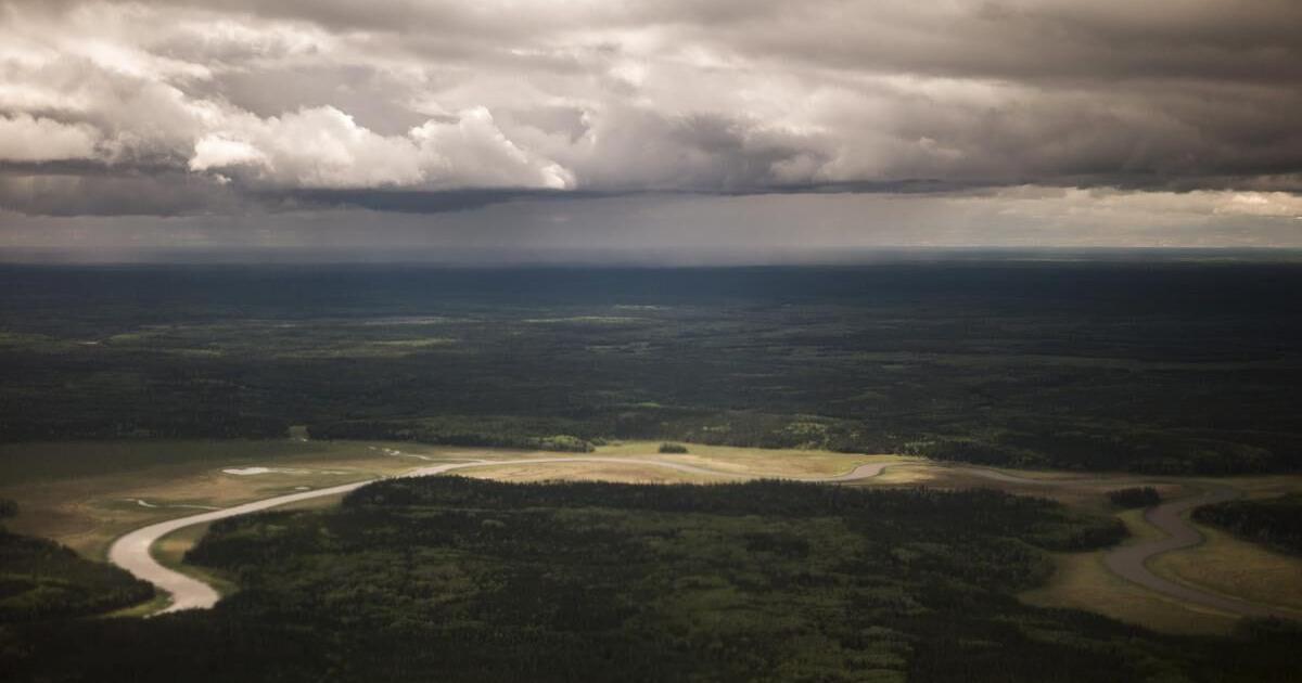 Fire forcing evacuation of Keewaywin First Nation in northwestern Ontario