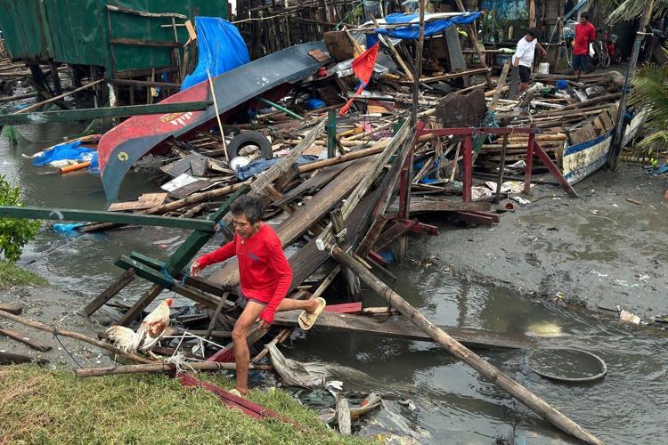 Typhoon Fung-wong leaves damage in the Philippines, in photos
