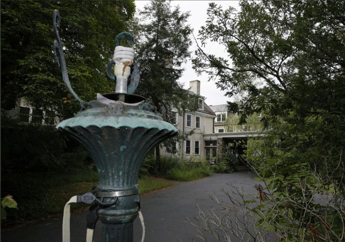 New Jersey group fights demolition of Doris Duke mansion