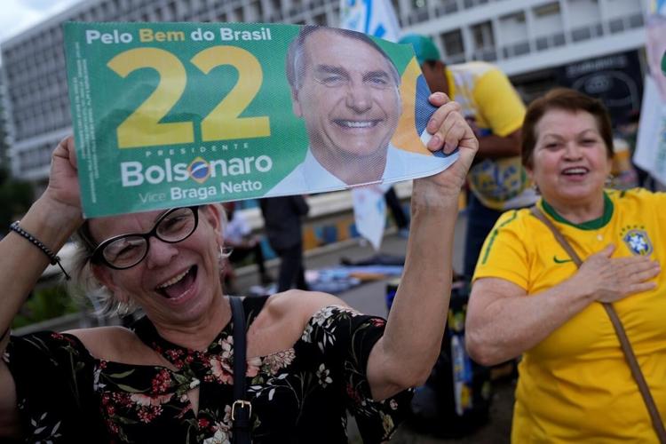 Brazil president makes Argentina a campaign boogeyman
