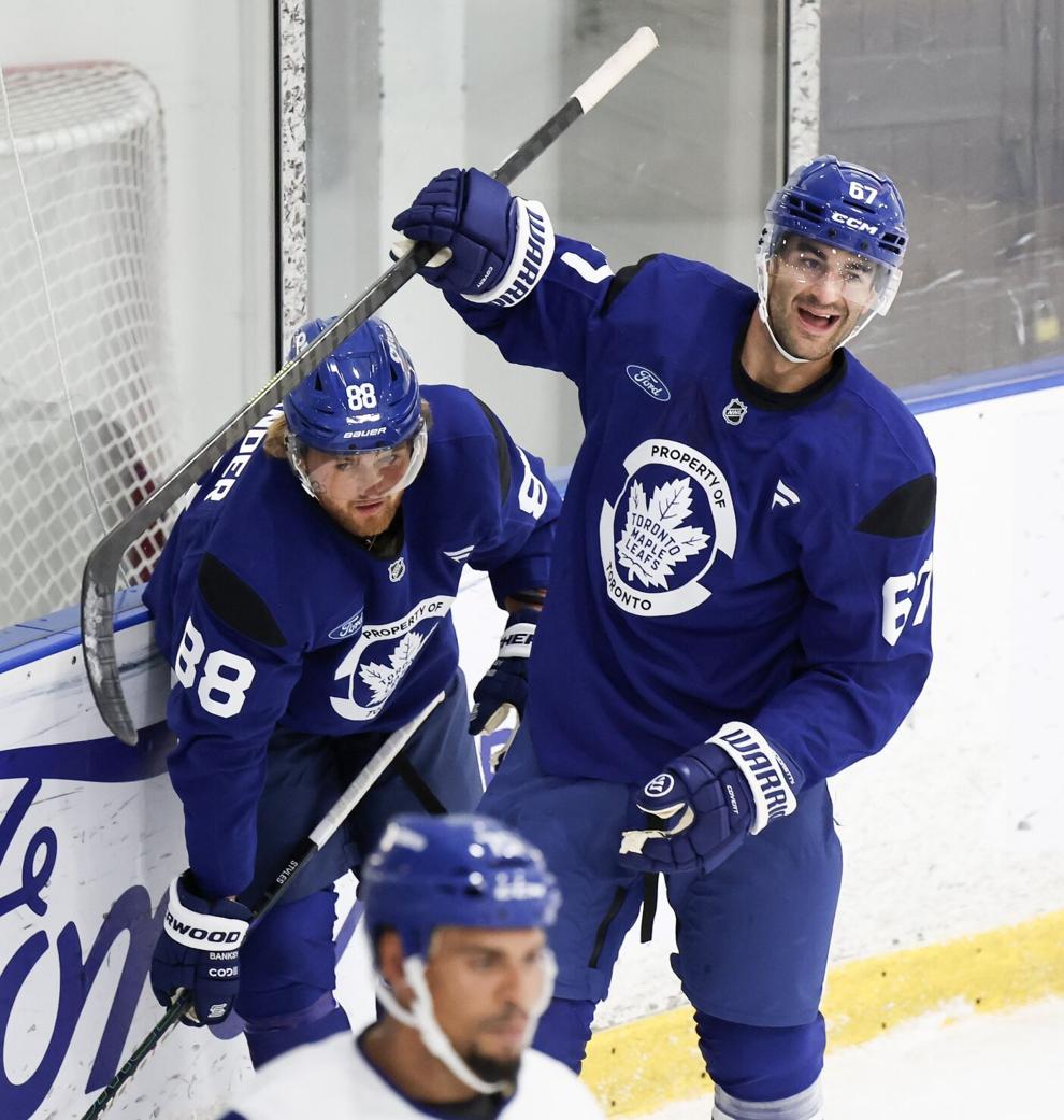 Maple Leafs sign Steven Lorentz, Max Pacioretty