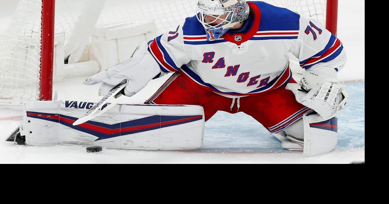 Lightning raise championship banner, beat Predators 6-3