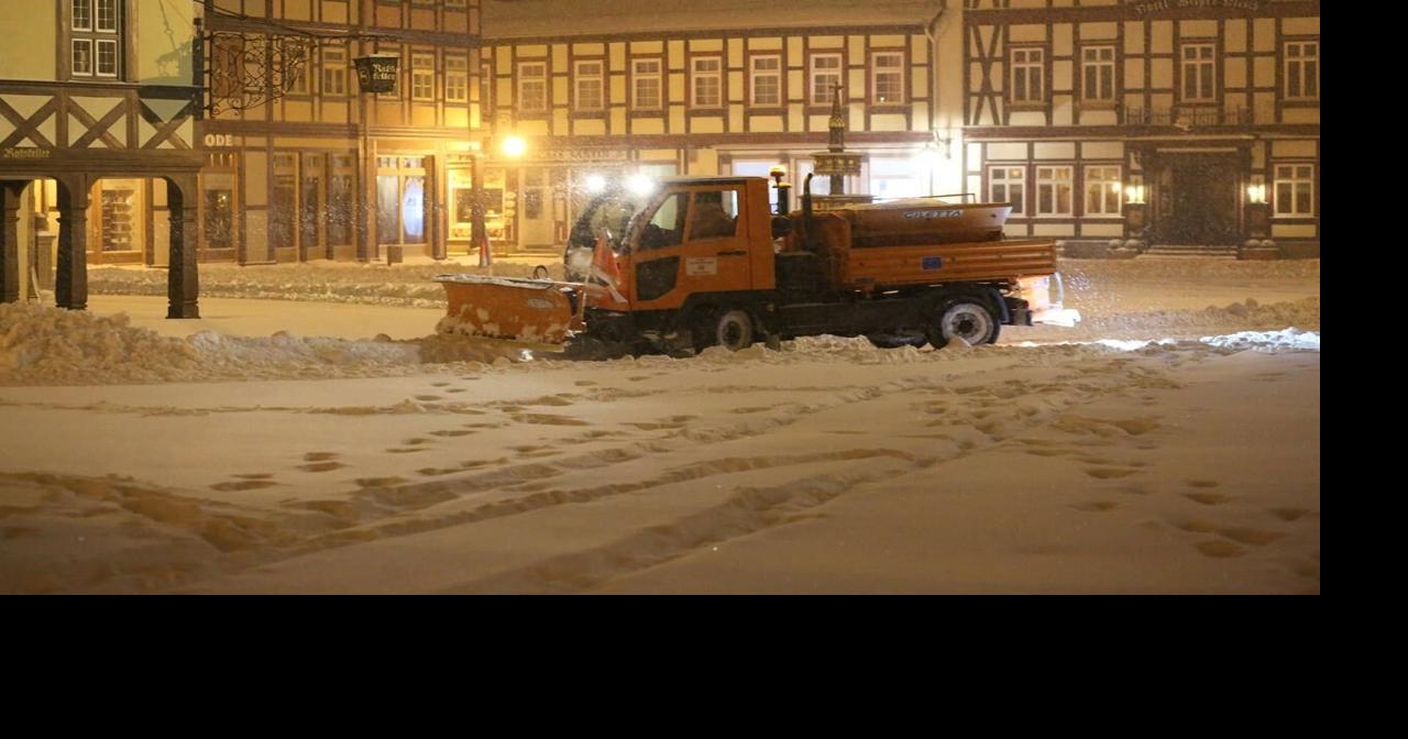 Heavy snowstorm pounds Germany, upends travel