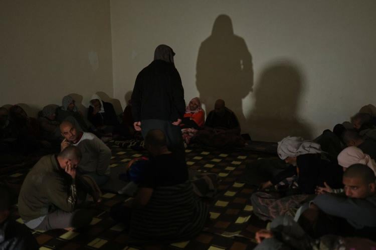 Baghdad says it will prosecute Islamic State militants being moved from ...