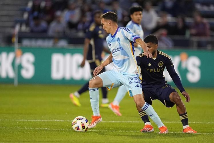 Navarro, Steffen propel Rapids to 1-0 victory over Whitecaps