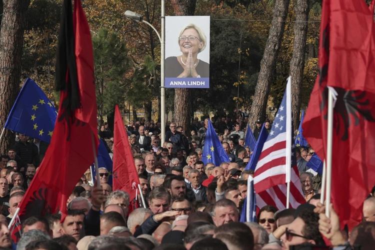 Albanian opposition leader attacked during anti-govt protest