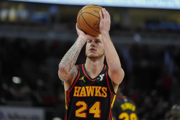 Keaton Wallace scores career-high 27 points to help the Hawks beat the ...