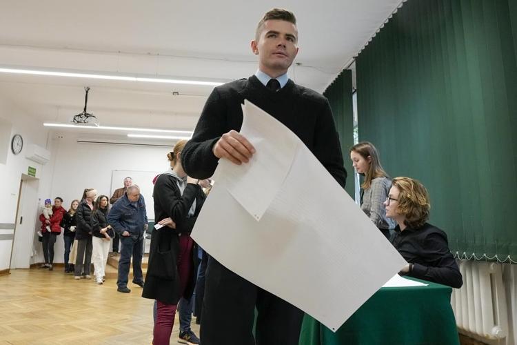 Poles vote in a high-stakes election that will determine whether right ...