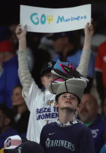 Why are Mariners fans putting shoes on their heads in ALCS?