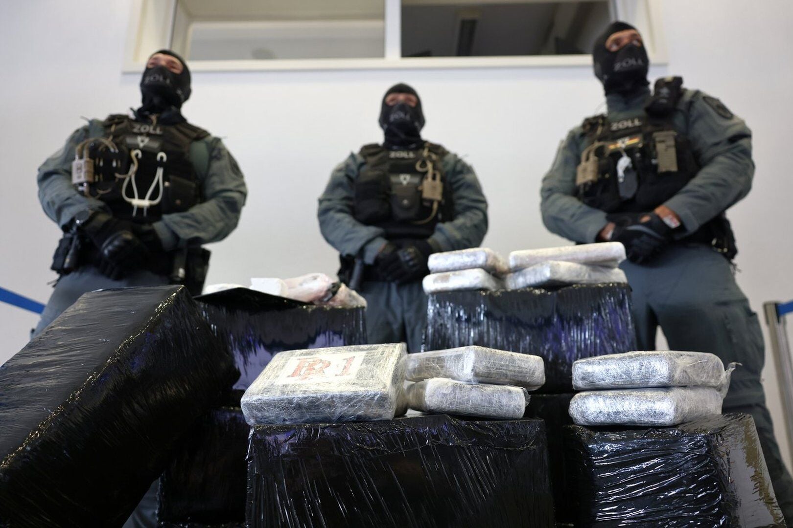 Germany seizes tons of cocaine and suspects are arrested in Spain