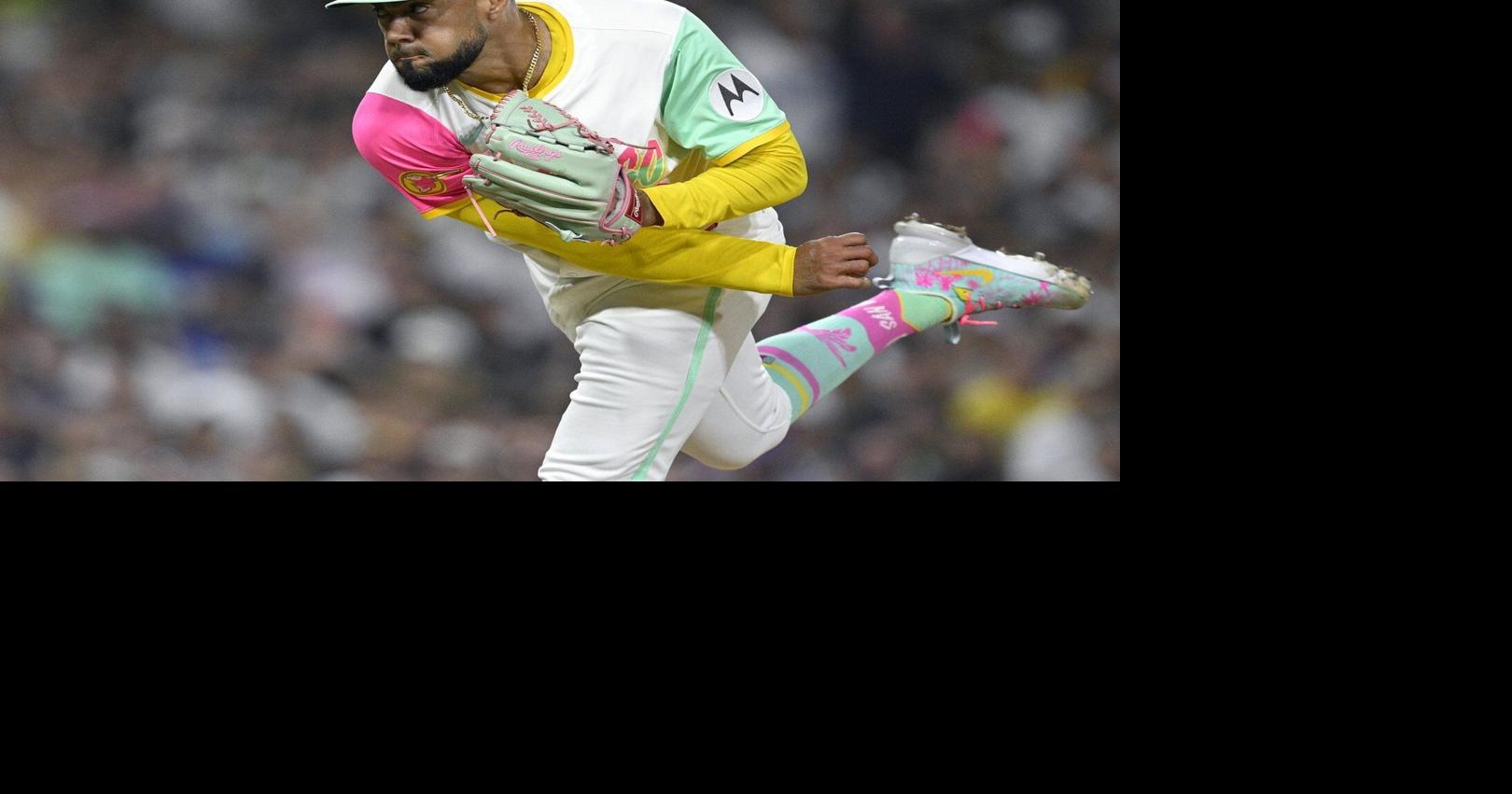 2-time All-Star reliever Robert Suarez and Atlanta Braves agree to $45 ...