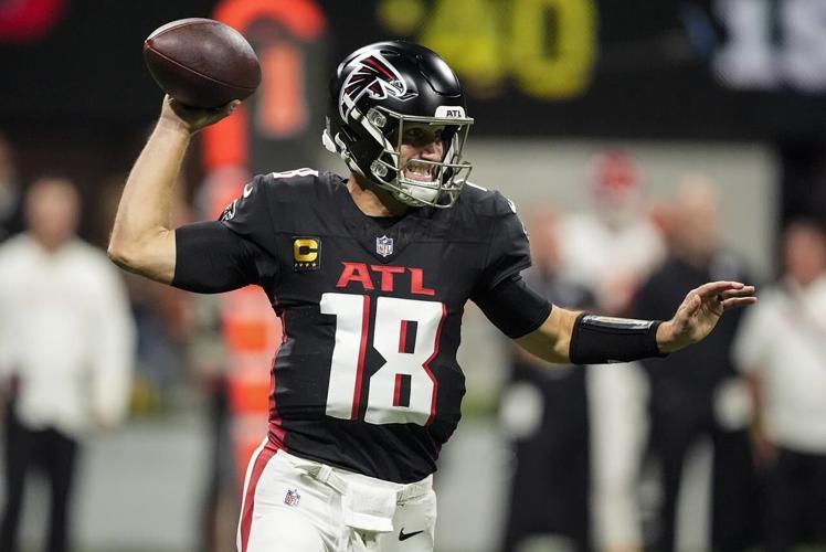 Mahomes throws 2 touchdown passes and the Chiefs' defense preserves a ...