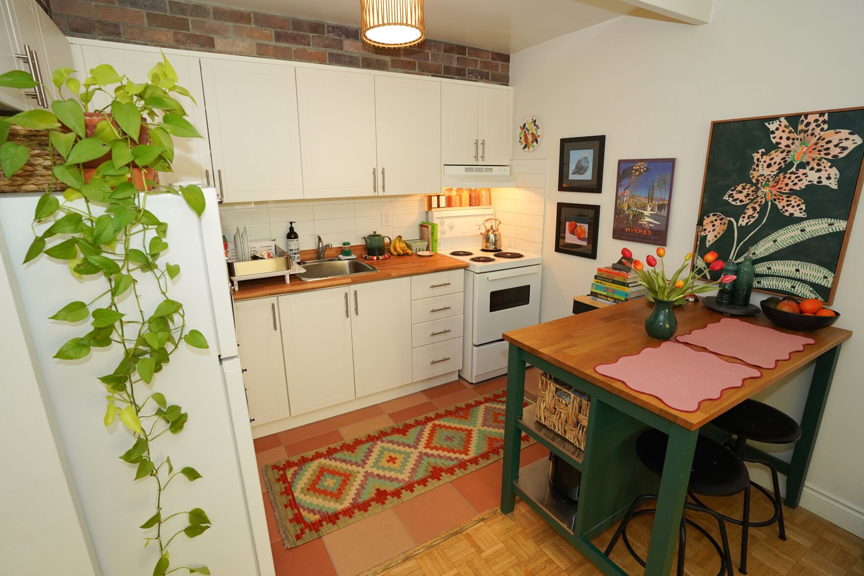 Toronto couple’s 430-square-foot place is cosy, stylish home