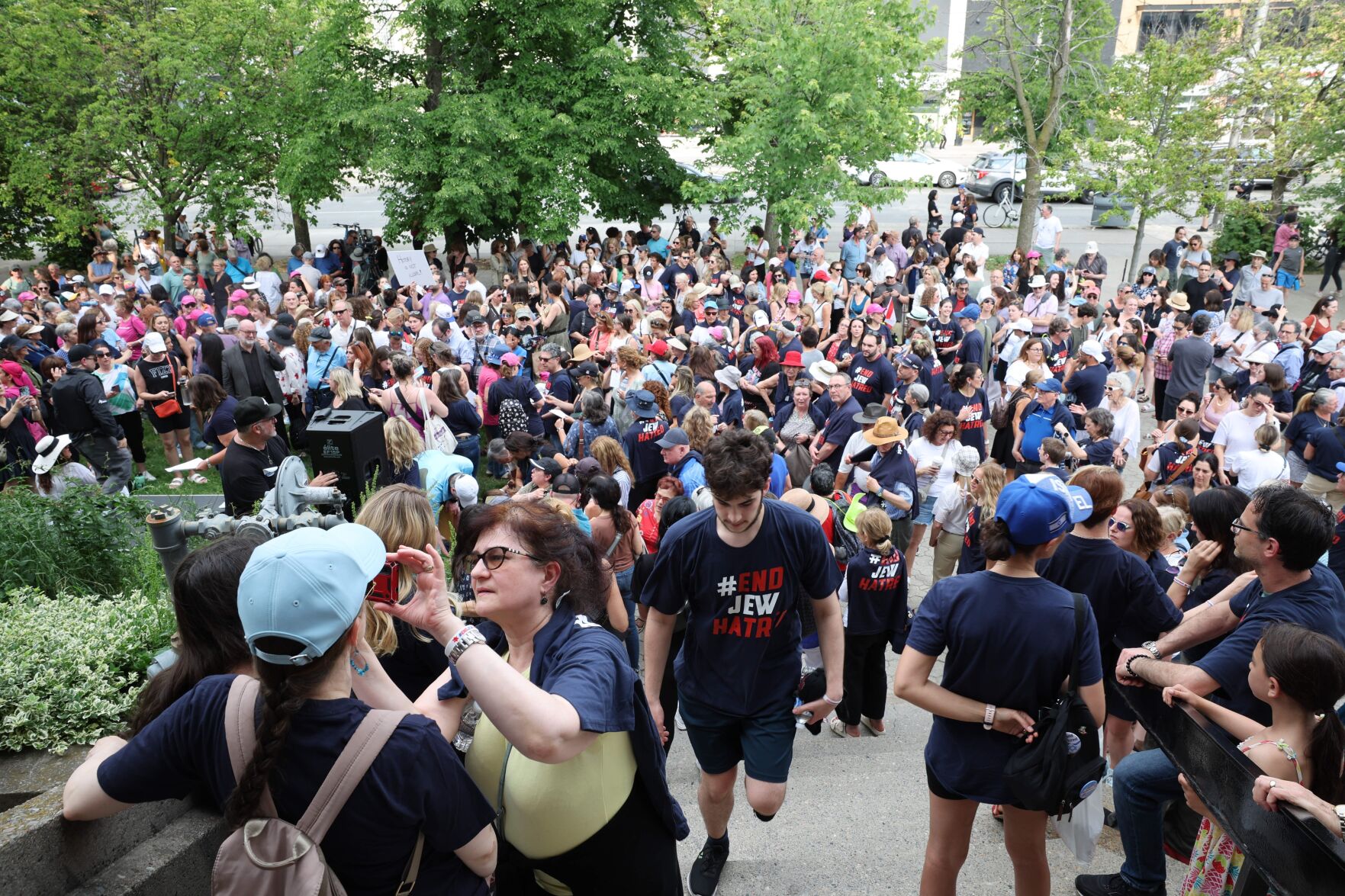 Hundreds of Jewish community members rally outside TDSB
