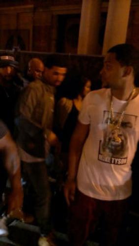 Autograph hunter suing Drake, alleging beating by members of entourage ...