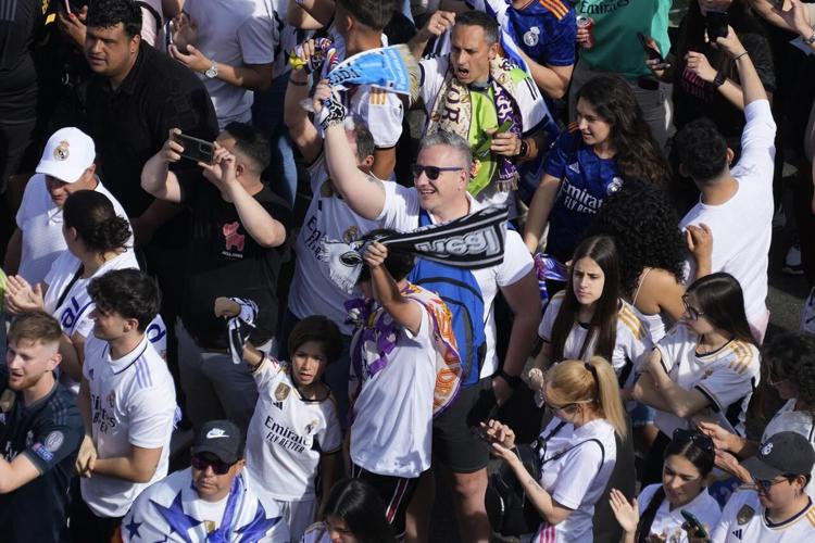 Real Madrid celebrates Spanish league title with fans after reaching ...