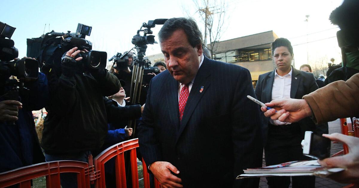 Chris Christie points fingers everywhere but at himself in epic apology