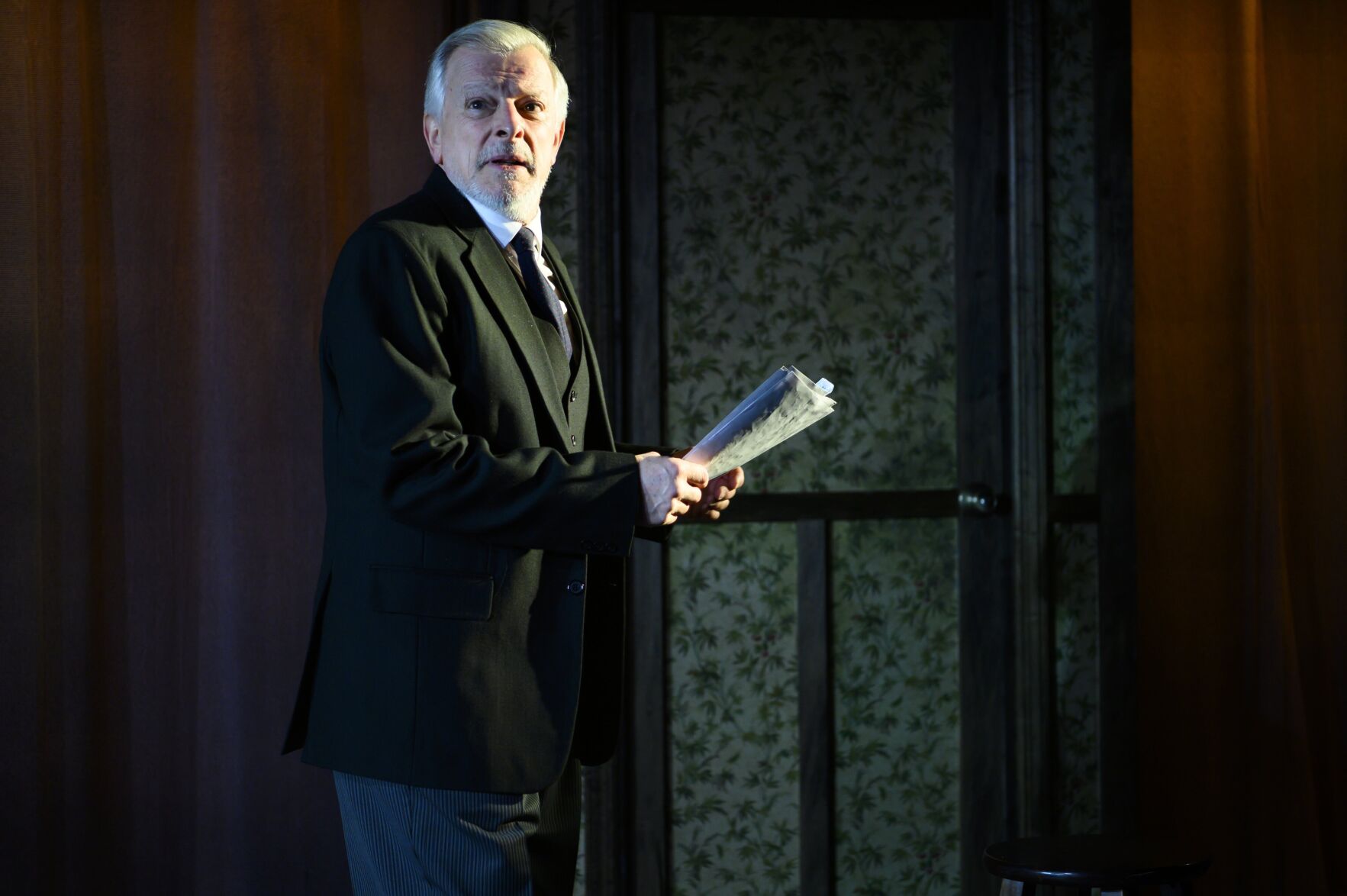 Review: ‘The Woman in Black’ at Mirvish bores than scares