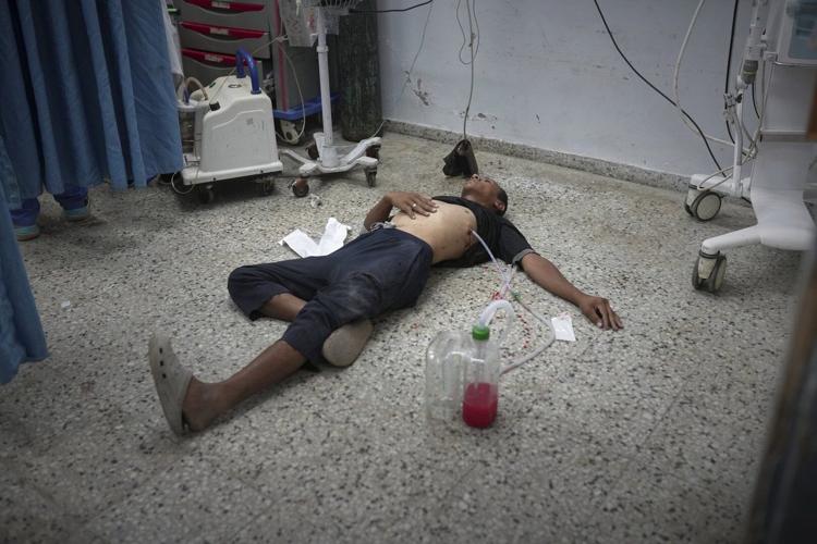 PHOTO ESSAY: Gaza's main hospital barely functions after Israeli raids ...