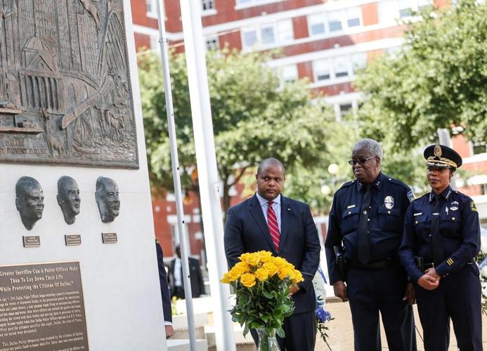 Dallas unveils memorial to police officers killed in 2016
