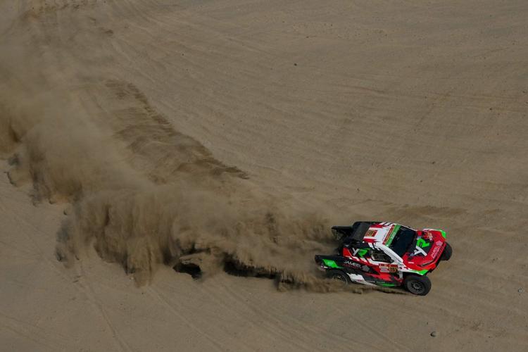 De Mévius wins Dakar Rally stage one with amputee Baumel