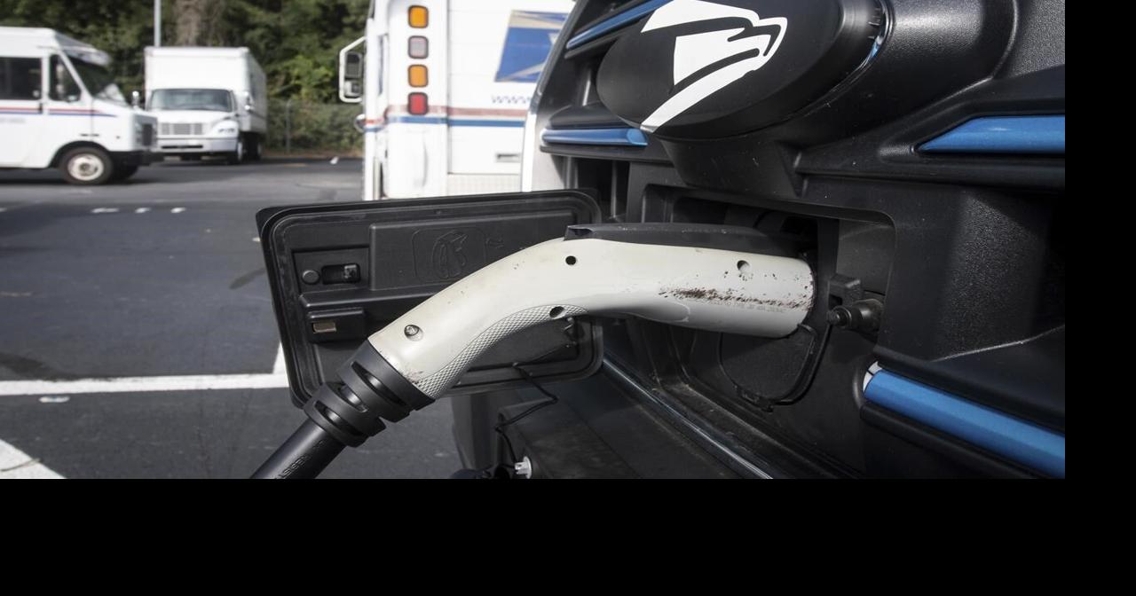 USPS' long-awaited new mail truck makes its debut to rave reviews from carriers