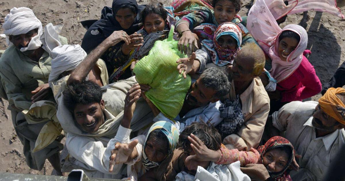 Hundreds of thousands left homeless by Pakistan floods