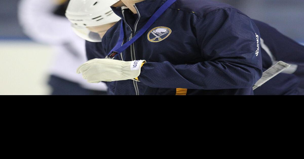 Maple Leafs-Sabres brawl: Fans blame Buffalo coach Ron Rolston