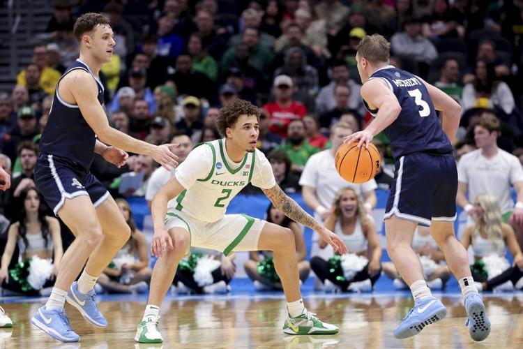 Oregon routs Liberty 81-52 in March Madness opener
