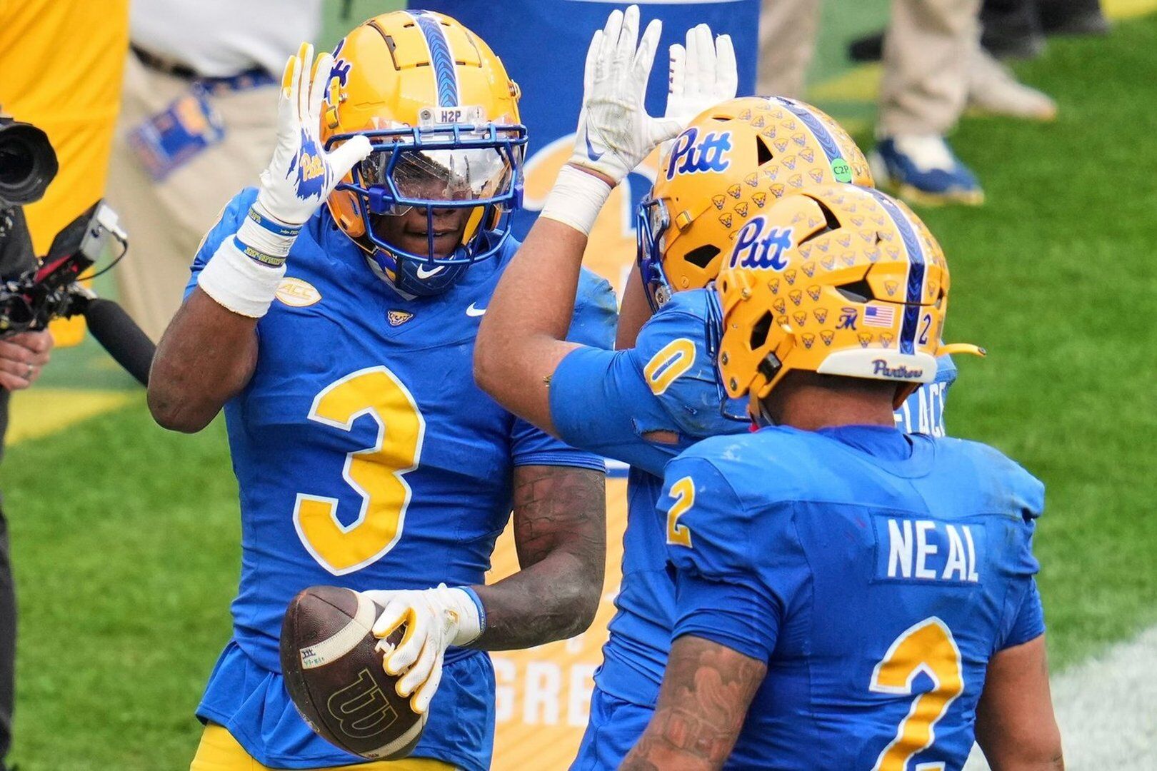 Pitt holds off No. 15 Georgia Tech 42-28 to stay alive in ACC race