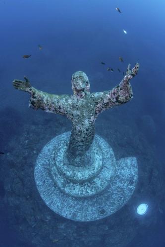 Italian divers water-blast the popular underwater statue of Christ off ...