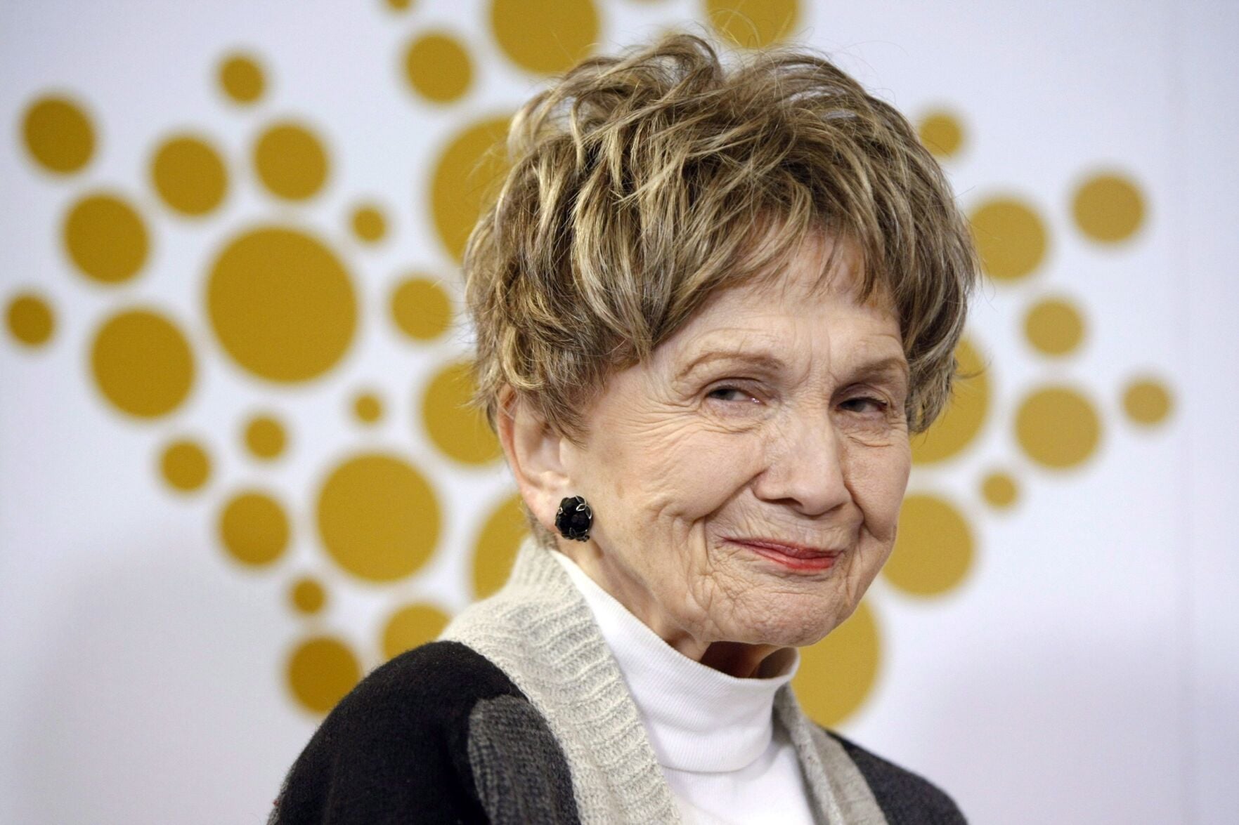 Q &A with author Anne Enright about her Alice Munro essay