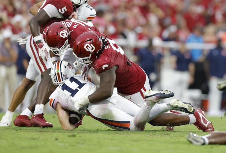 Oklahoma sacks ex-Sooners quarterback Jackson Arnold a record-tying 9 ...