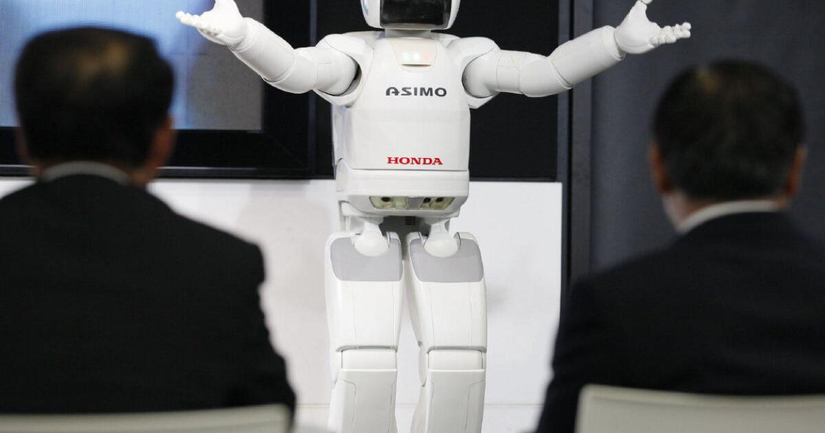 Canon moves toward robots-only production for digital cameras
