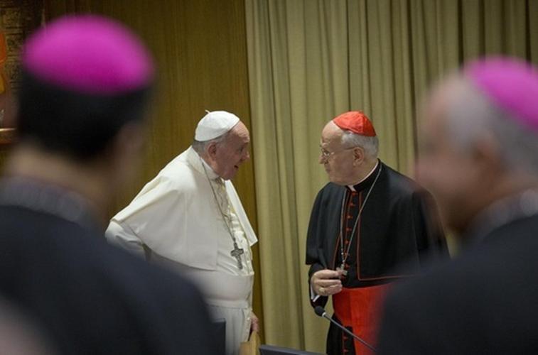 Which cardinals are seen as contenders to be the next pope?
