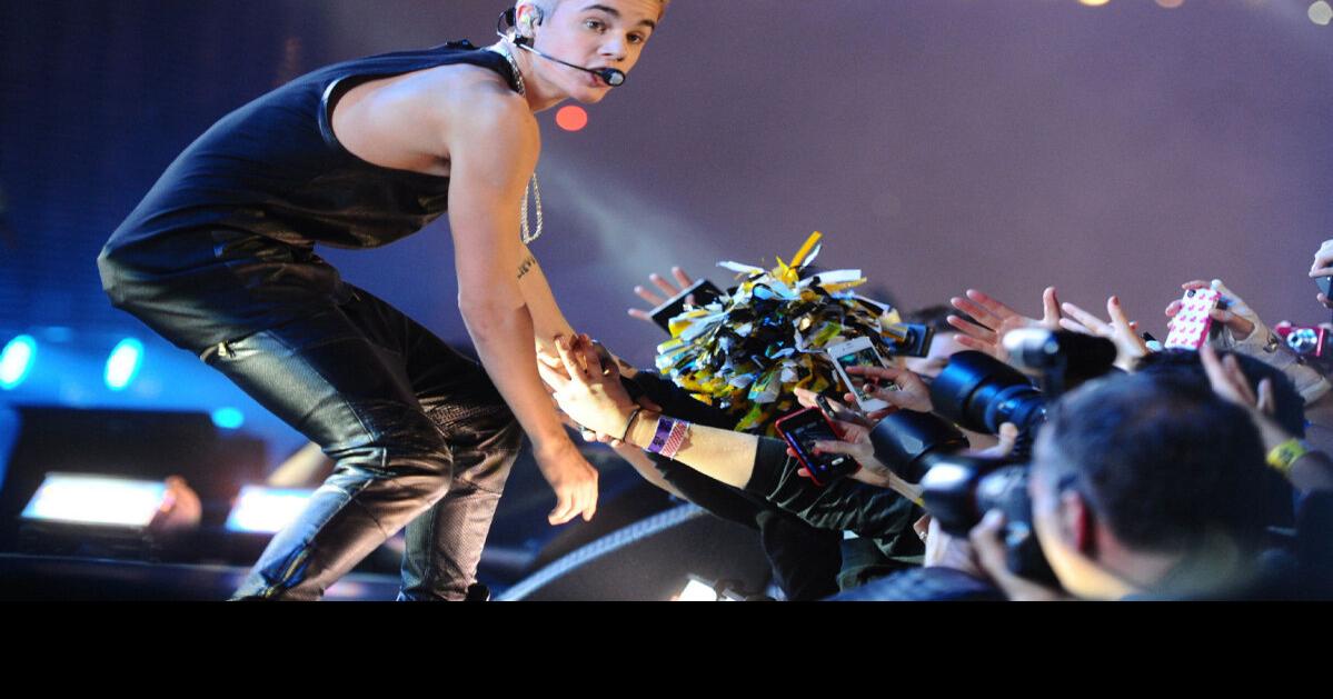 Justin Bieber booed, Lightfoot lauded at splashy Grey Cup halftime show