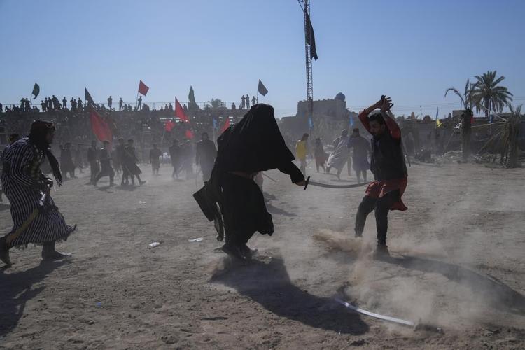 Shiite Muslims in Lebanon and Iraq commemorate Ashoura, marking the ...
