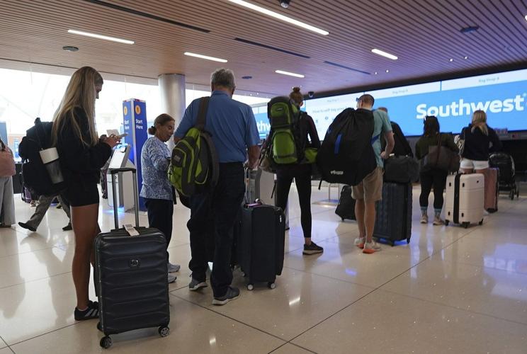 United is narrowing its check-in window for US flights. Here's how it ...
