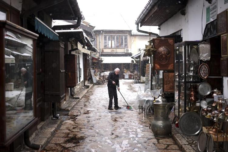 Heavy snow, wind cause traffic chaos in Balkan countries